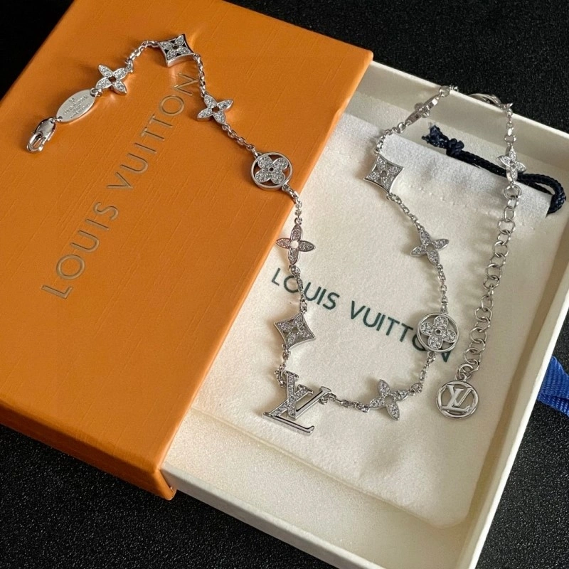 Bargain Louis Vuitton Necklaces