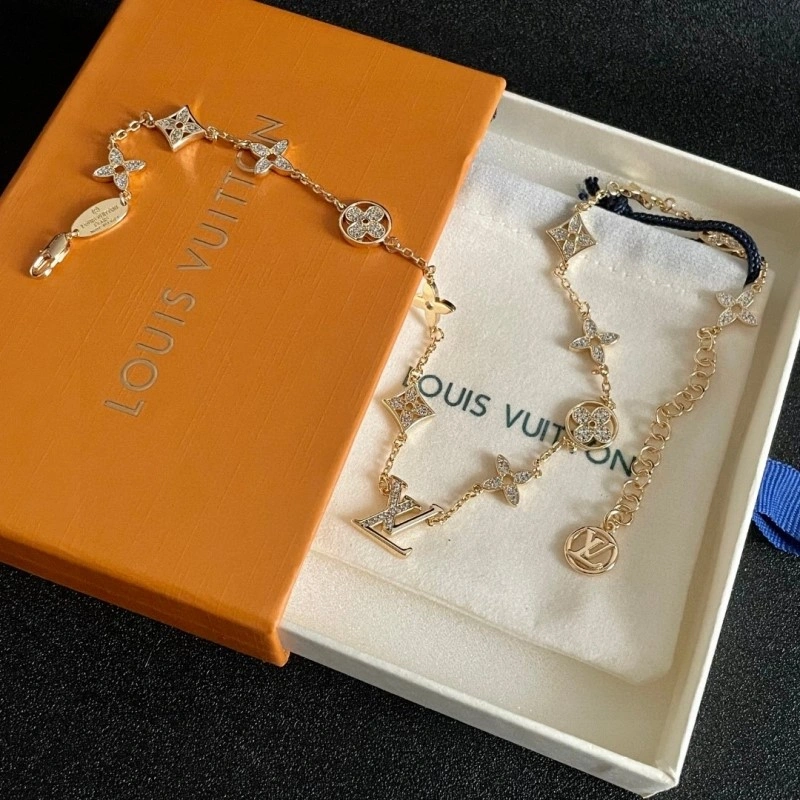 Exact replica Louis Vuitton Necklaces