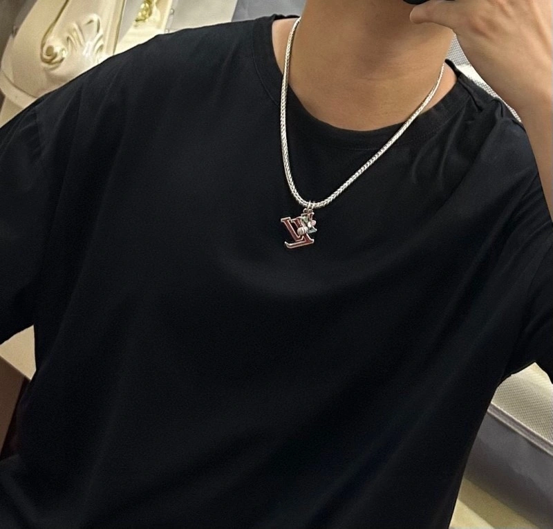 High accuracy Louis Vuitton Necklaces