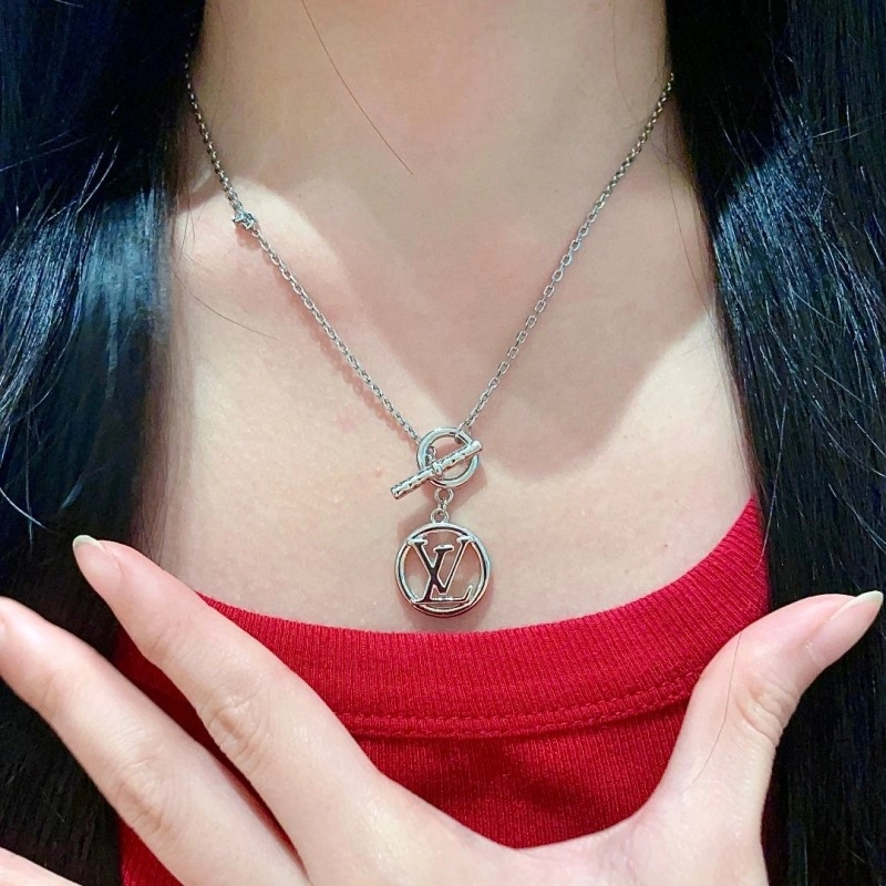 Brand-authenticated Louis Vuitton Necklaces