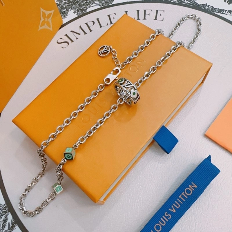 High accuracy Louis Vuitton Necklaces