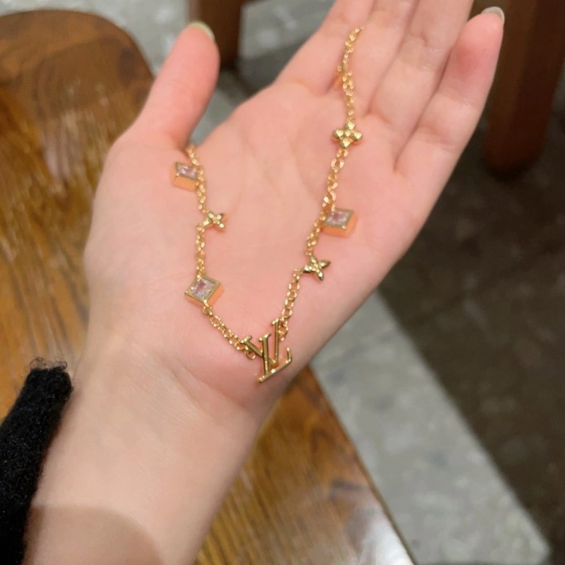 Inexpensive Louis Vuitton Necklaces