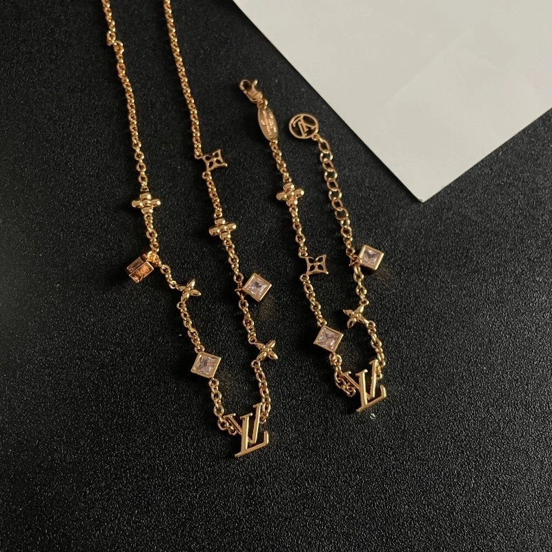 Inexpensive Louis Vuitton Necklaces