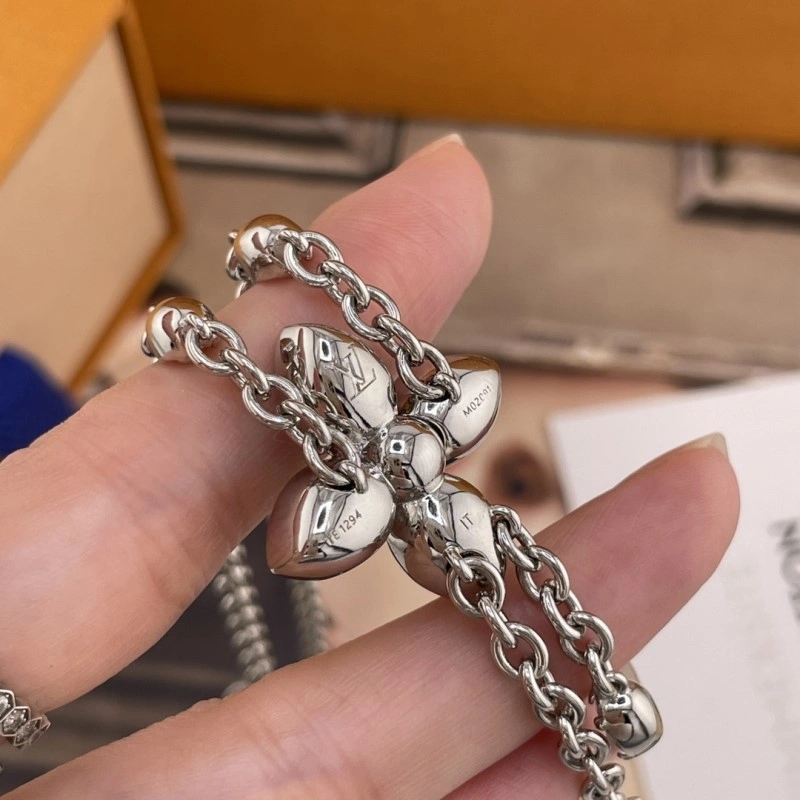 Bargain Louis Vuitton Necklaces