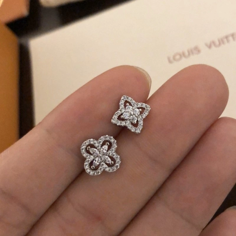 Reasonably priced Louis Vuitton Necklaces