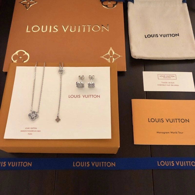 Reasonably priced Louis Vuitton Necklaces