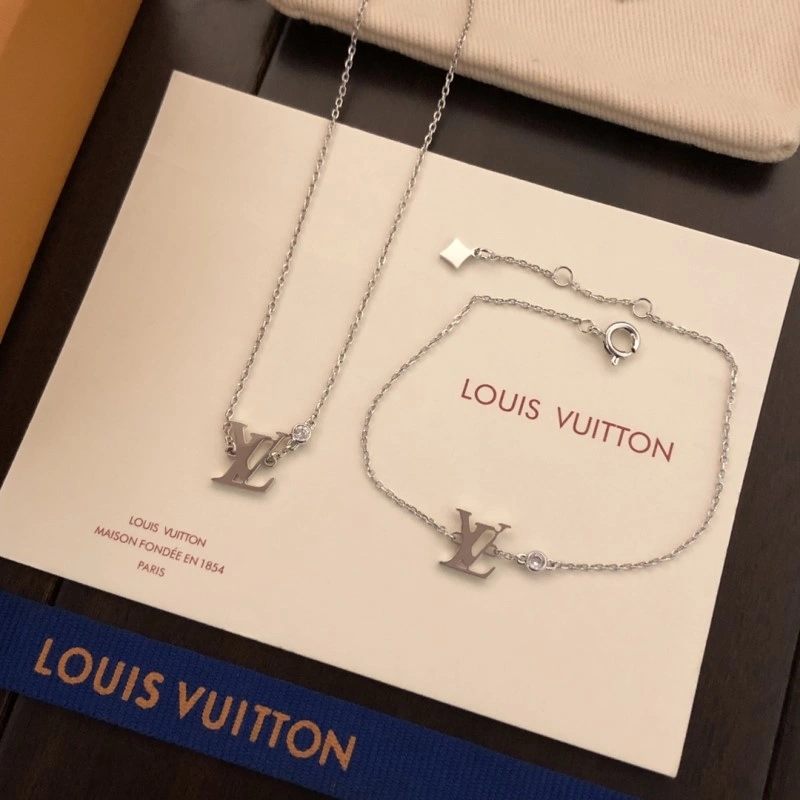 Low-cost Louis Vuitton Necklaces