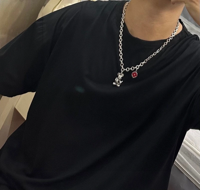 Official Louis Vuitton Necklaces