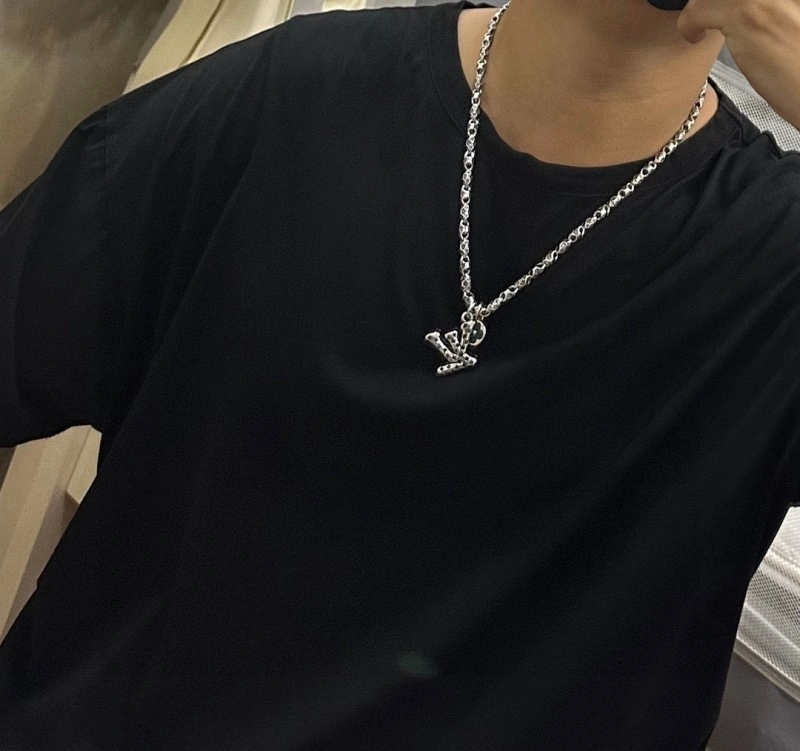 Value-priced Louis Vuitton Necklaces