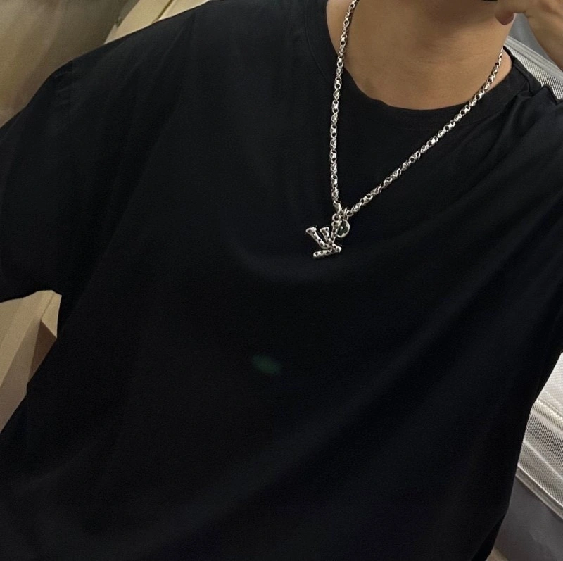 Value-priced Louis Vuitton Necklaces