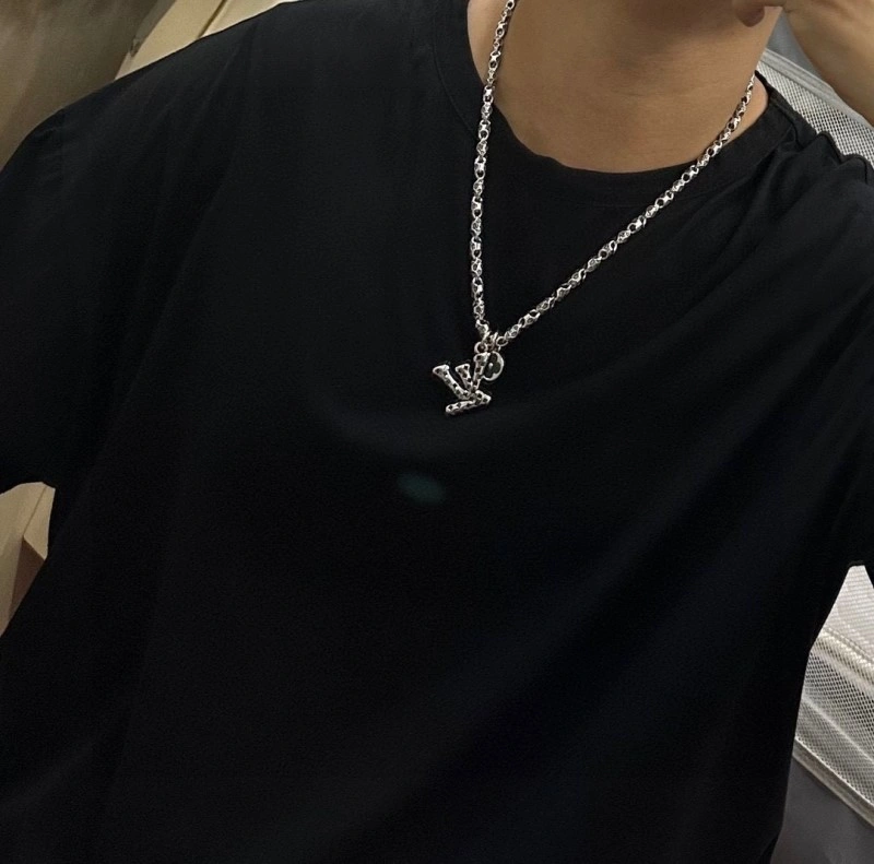 Value-priced Louis Vuitton Necklaces