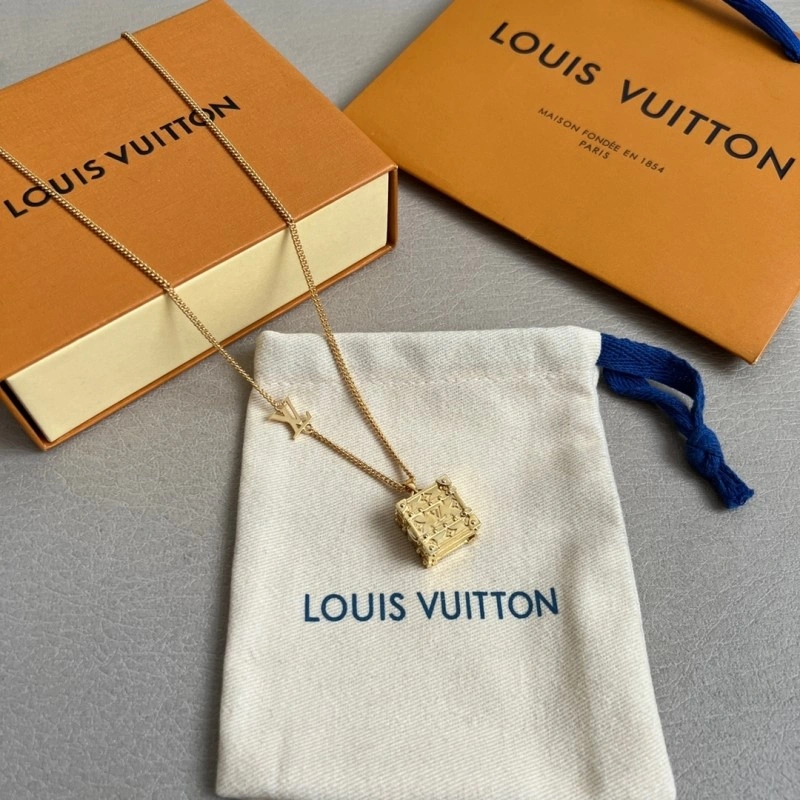 Cut-rate Louis Vuitton Necklaces