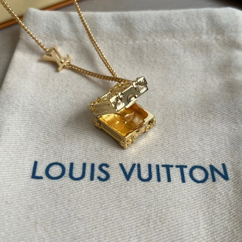 Cut-rate Louis Vuitton Necklaces