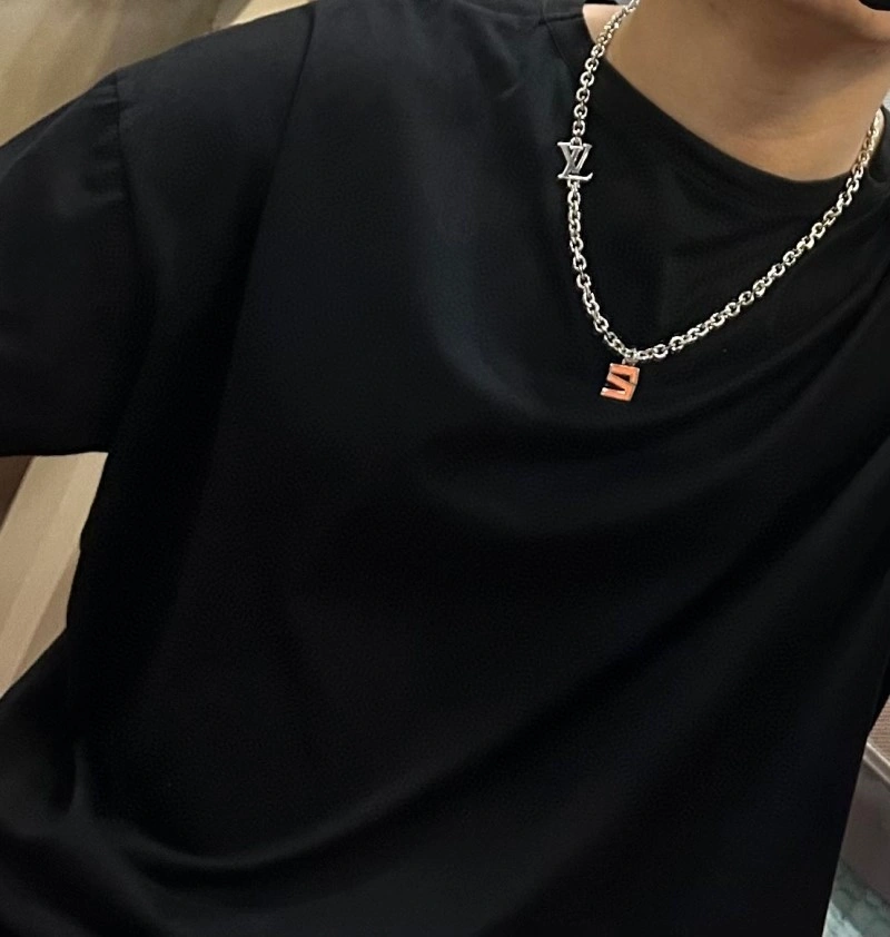 Discounted Louis Vuitton Necklaces