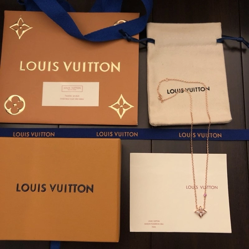 Top mirror Louis Vuitton Necklaces