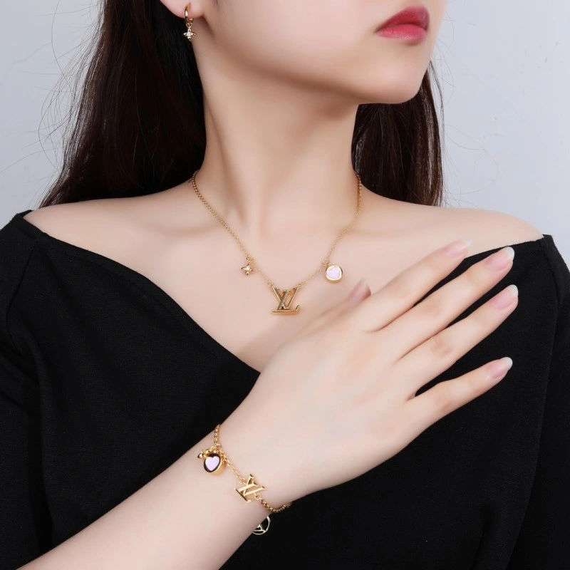 Top match Louis Vuitton Necklaces