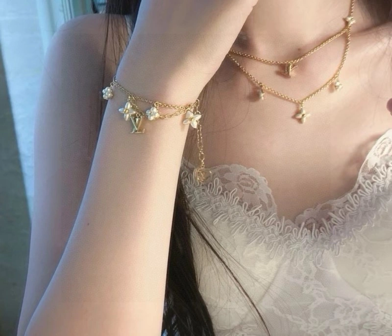 Cut-rate Louis Vuitton Necklaces