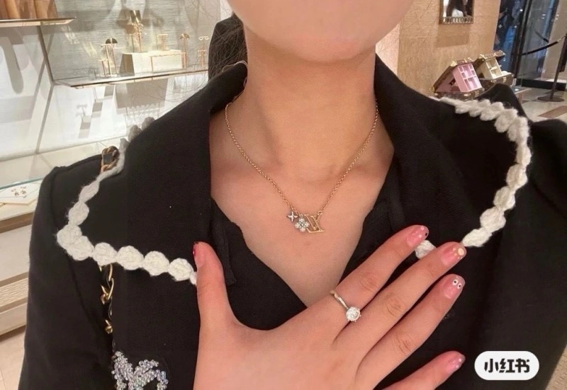 Brand-authenticated Louis Vuitton Necklaces