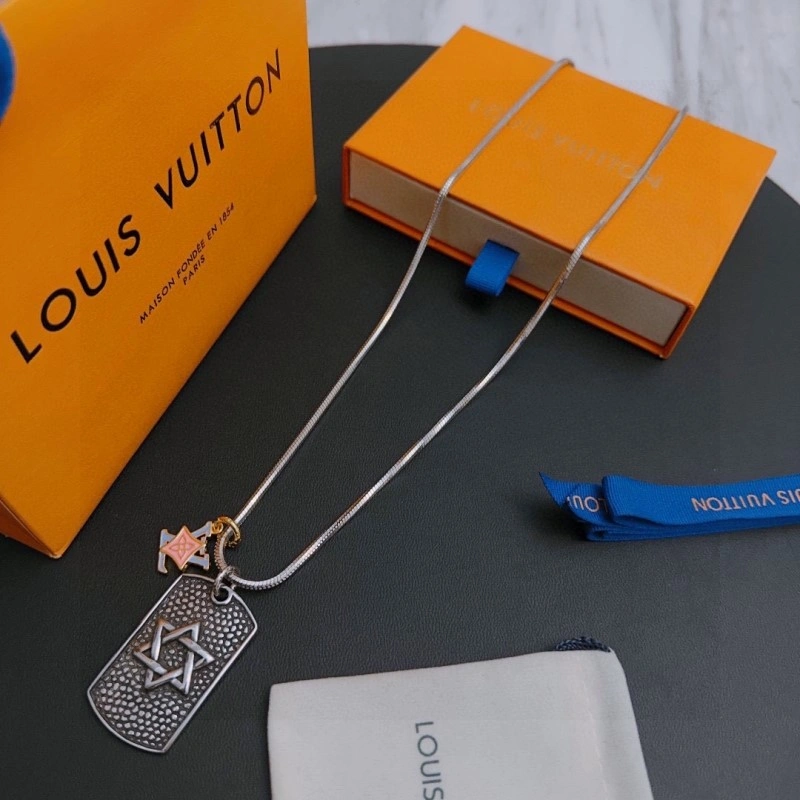 Top mirror Louis Vuitton Necklaces