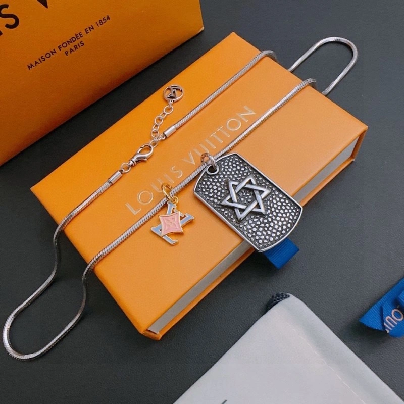 Top mirror Louis Vuitton Necklaces