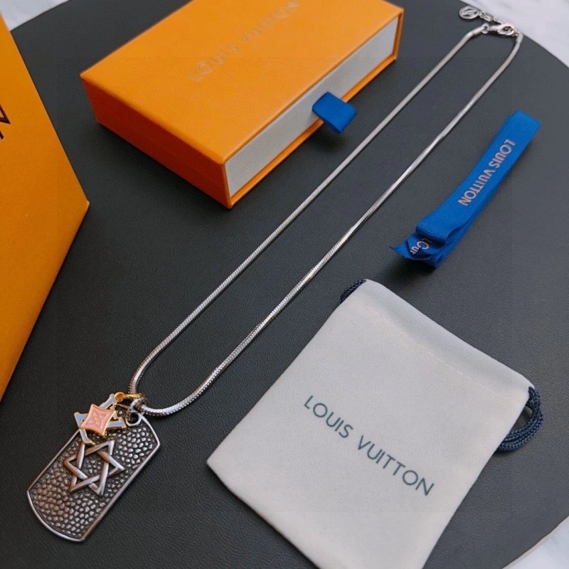 Top mirror Louis Vuitton Necklaces