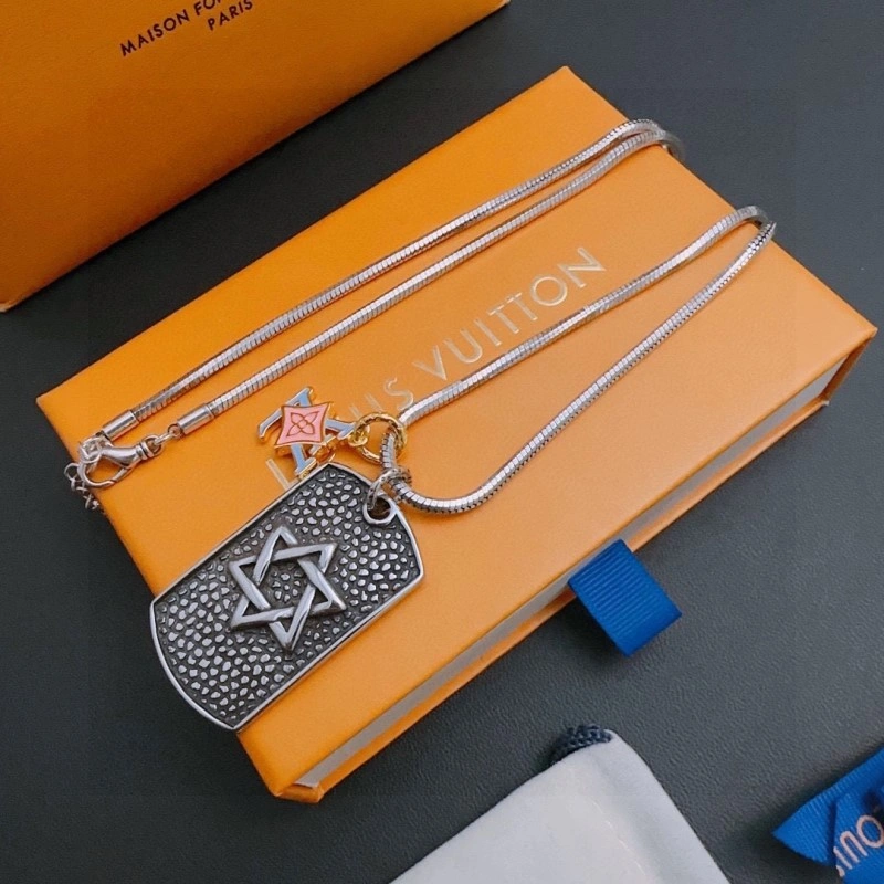 Top mirror Louis Vuitton Necklaces