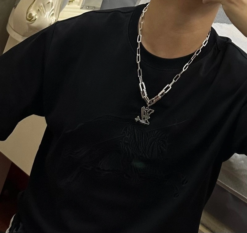 Indistinguishable Louis Vuitton Necklaces
