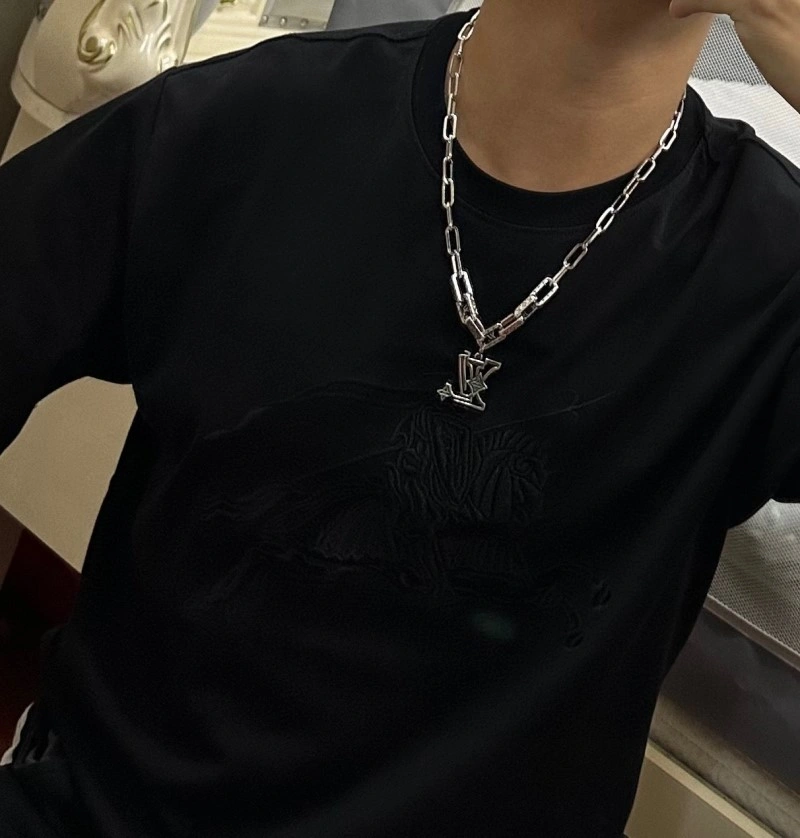 Indistinguishable Louis Vuitton Necklaces