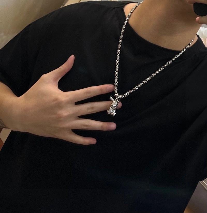 High fidelity Louis Vuitton Necklaces