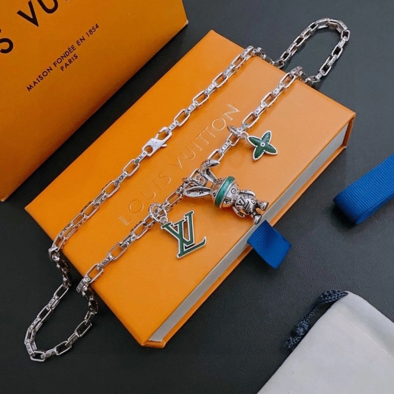 Top mirror Louis Vuitton Necklaces