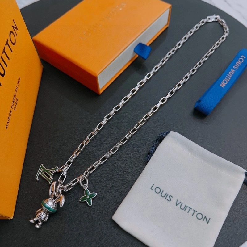 Top mirror Louis Vuitton Necklaces