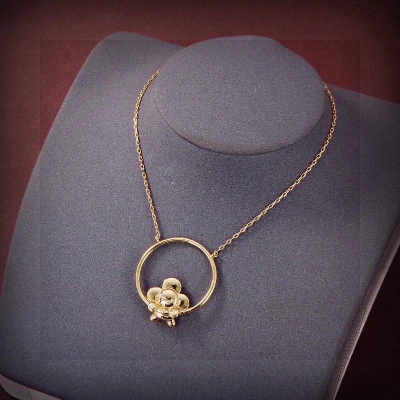 Official Louis Vuitton Necklaces