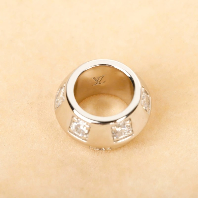 Brand-authenticated Louis Vuitton Necklaces