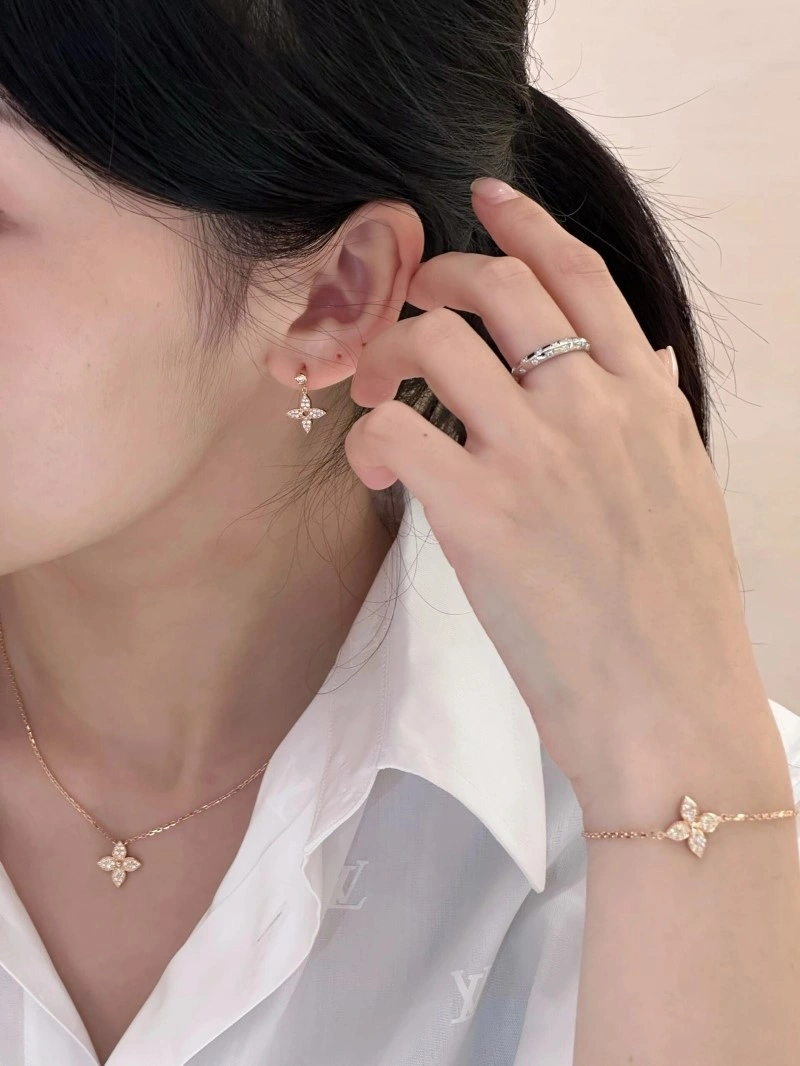 Genuine Louis Vuitton Necklaces