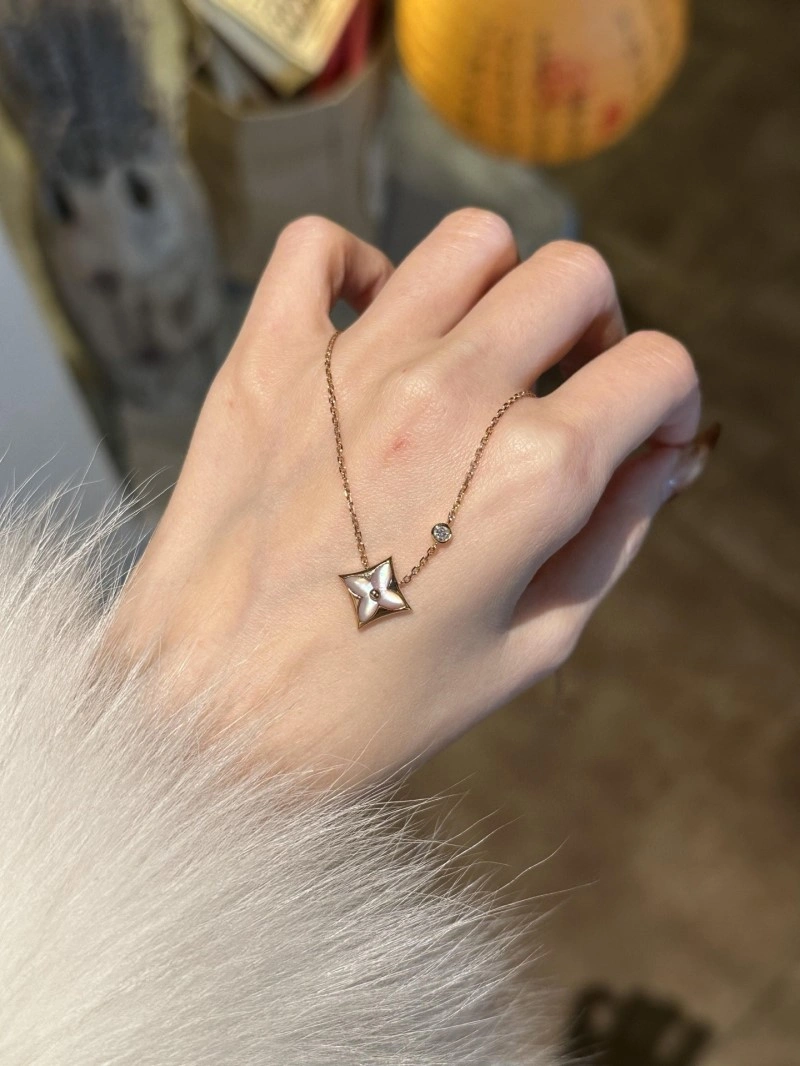 Bargain Louis Vuitton Necklaces
