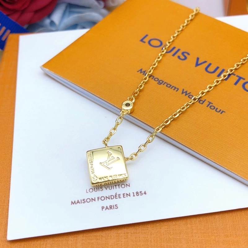 Bargain Louis Vuitton Necklaces