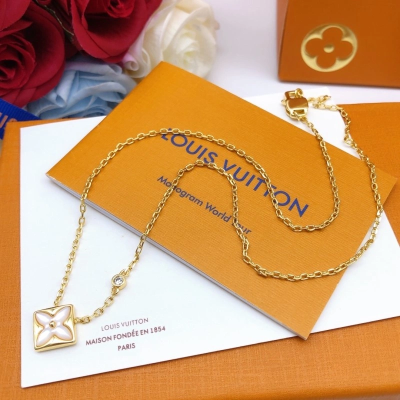 Bargain Louis Vuitton Necklaces