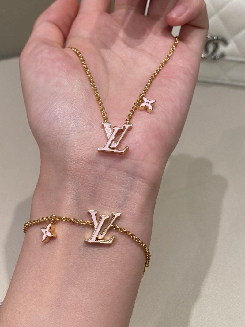 High accuracy Louis Vuitton Necklaces