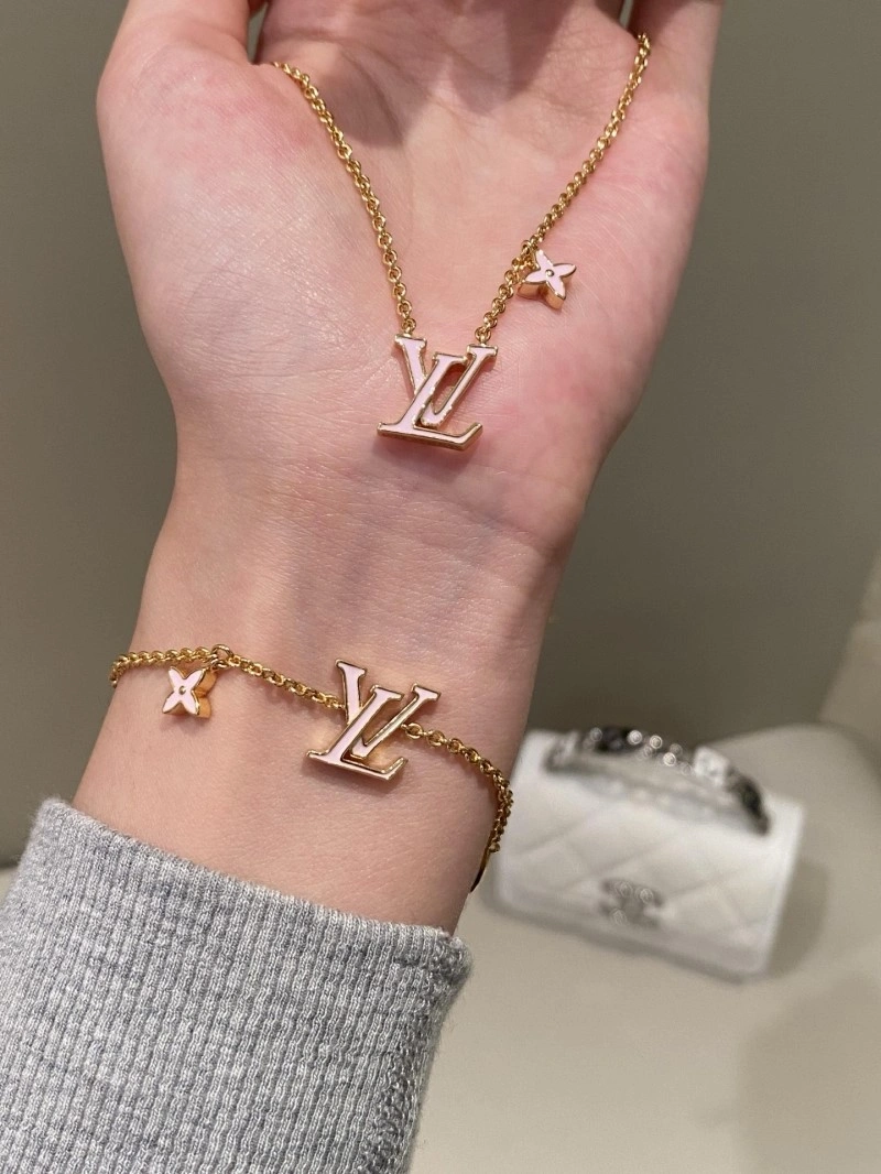 High accuracy Louis Vuitton Necklaces