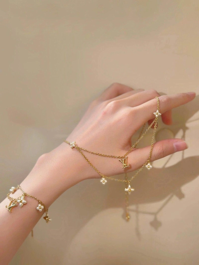 Exact replica Louis Vuitton Necklaces