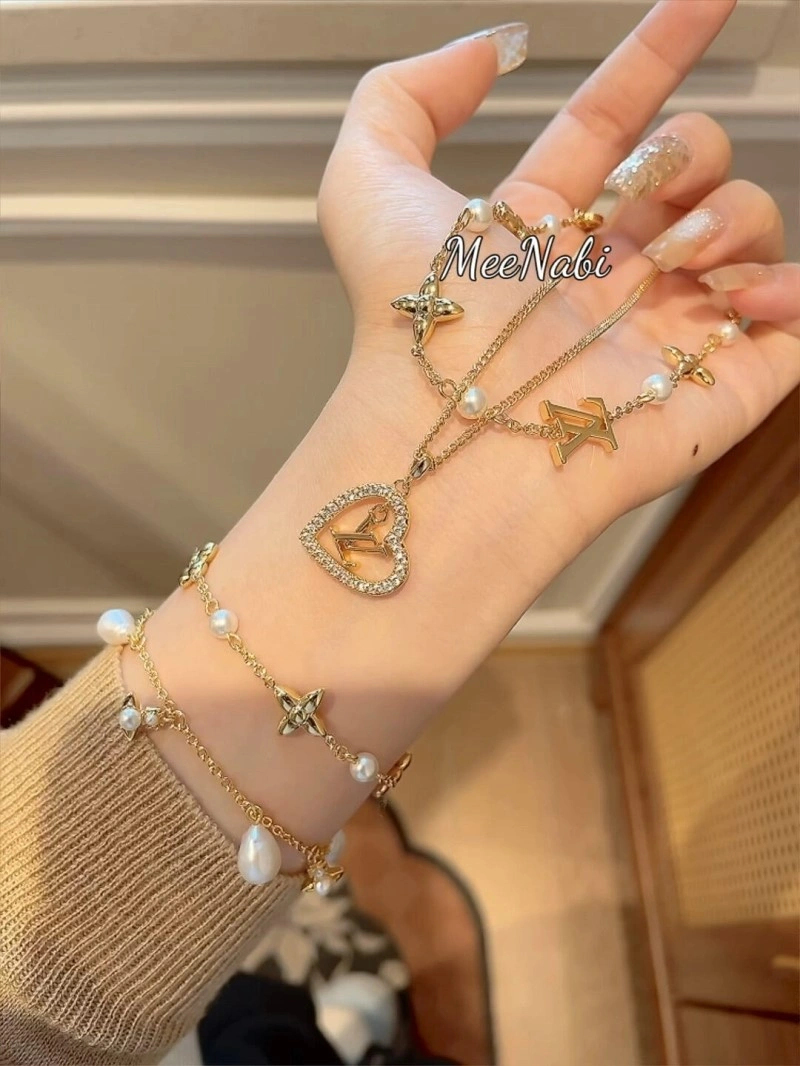 Official Louis Vuitton Necklaces