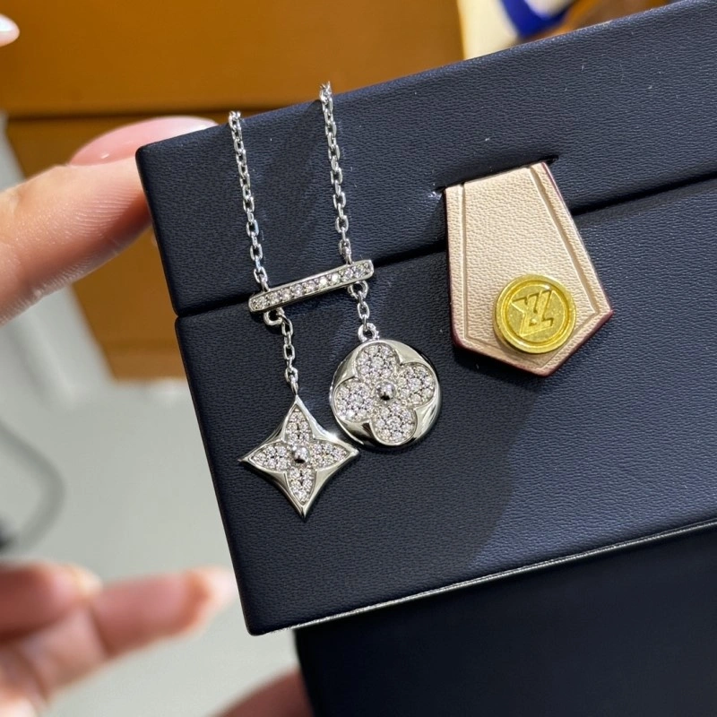 Brand-authenticated Louis Vuitton Necklaces