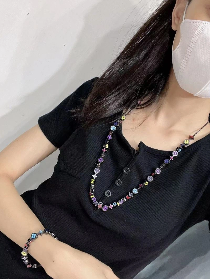 Brand-authenticated Louis Vuitton Necklaces