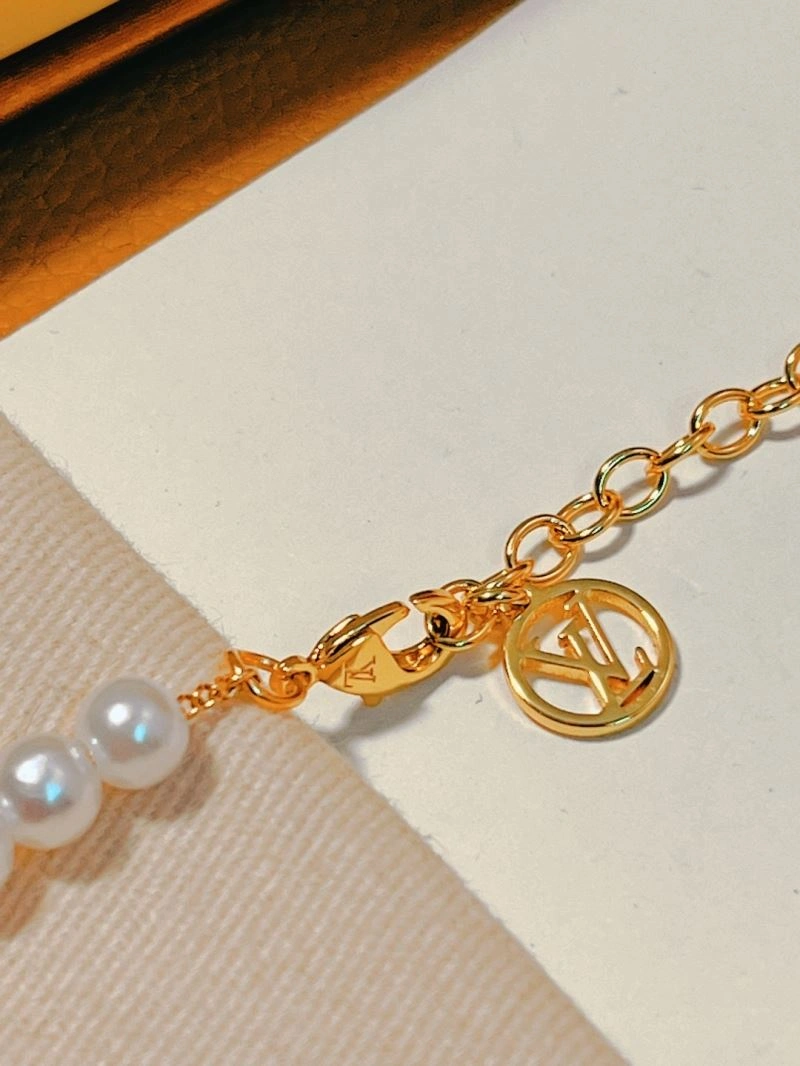 Official Louis Vuitton Necklaces