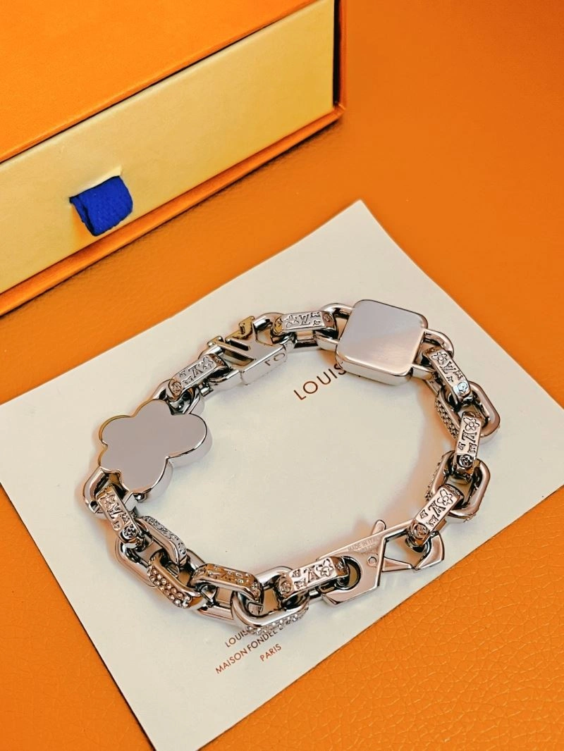 Accurate model Louis Vuitton Necklaces