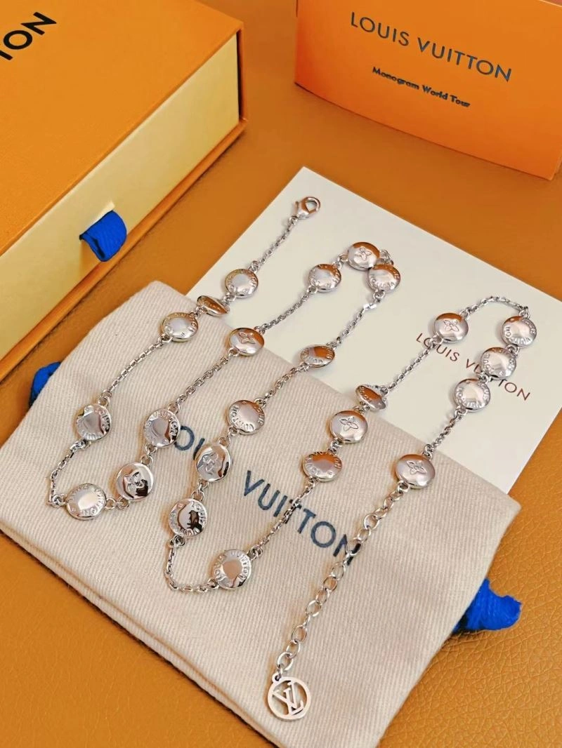 Reasonably priced Louis Vuitton Necklaces