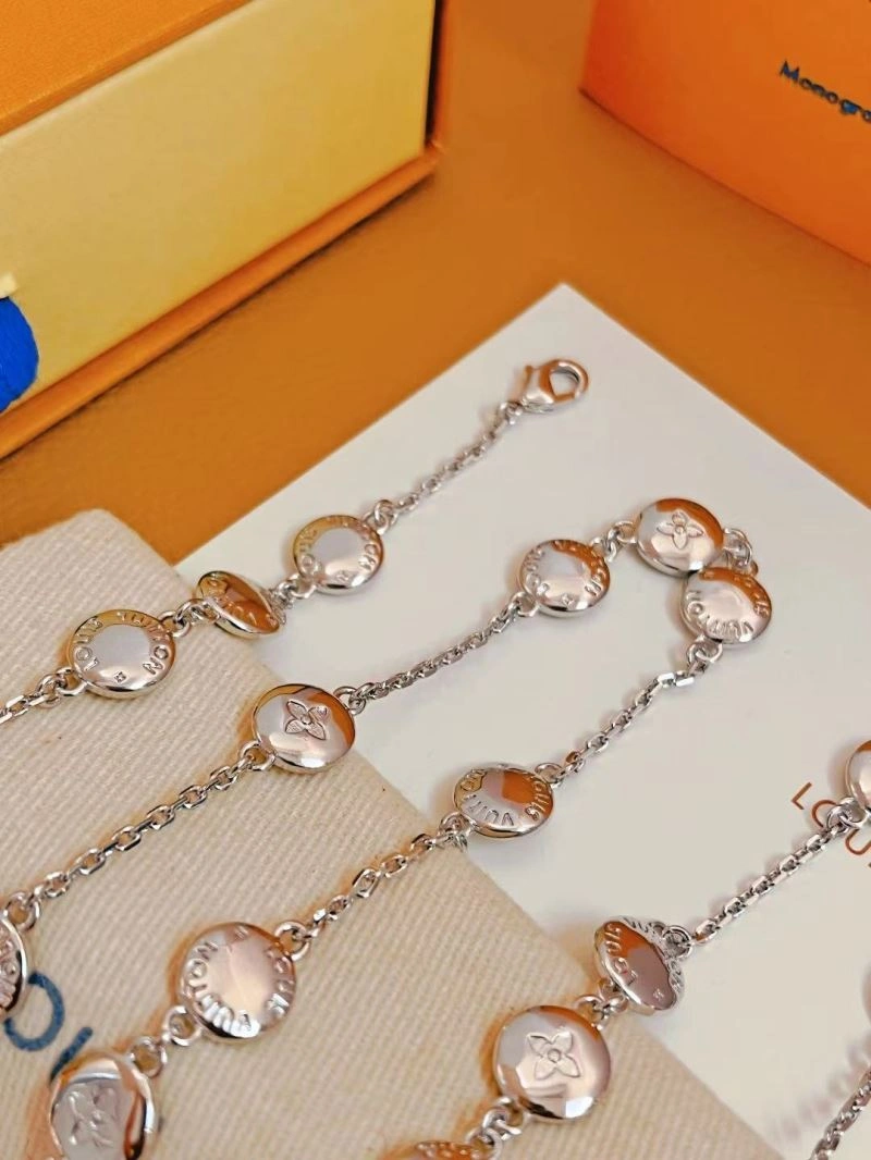 Reasonably priced Louis Vuitton Necklaces