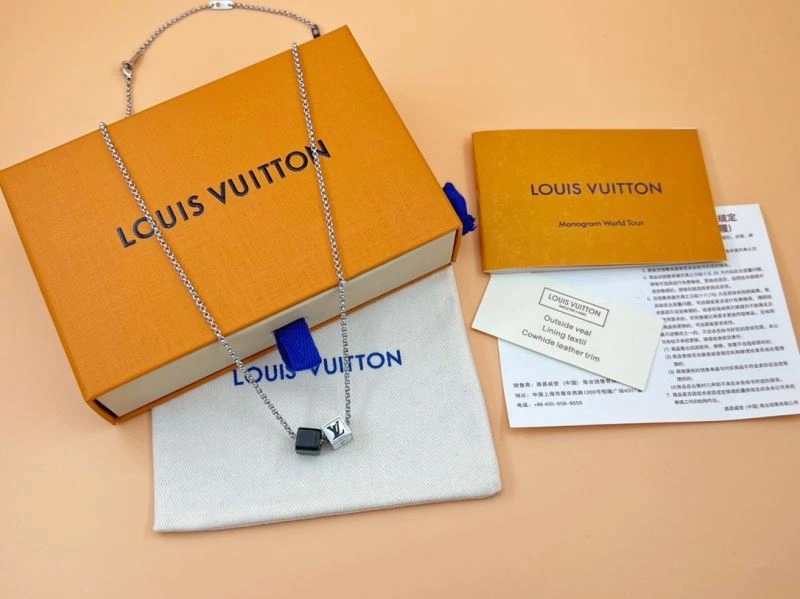 Top mirror Louis Vuitton Necklaces