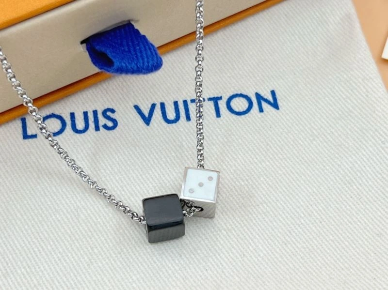 Top mirror Louis Vuitton Necklaces