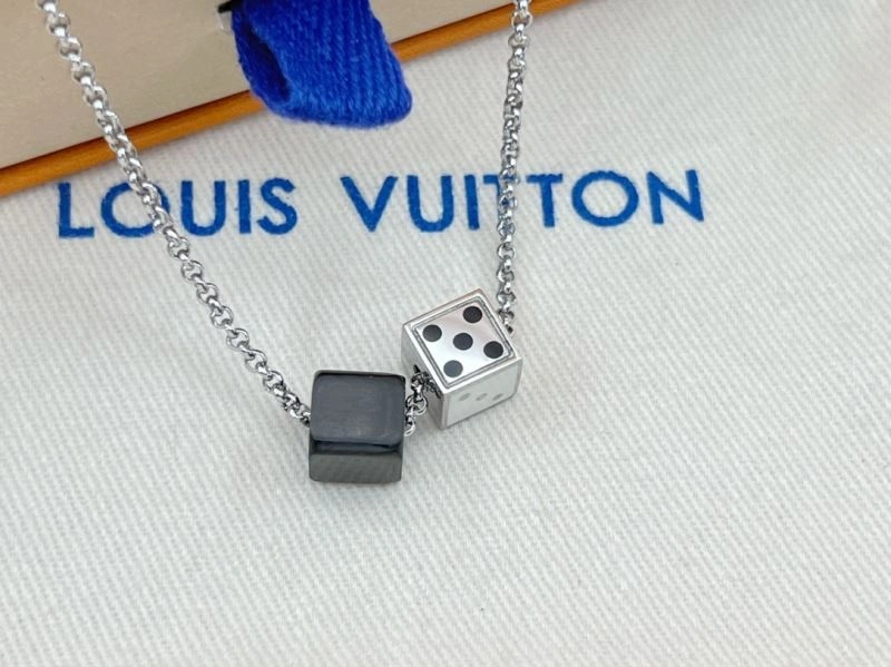 Top mirror Louis Vuitton Necklaces